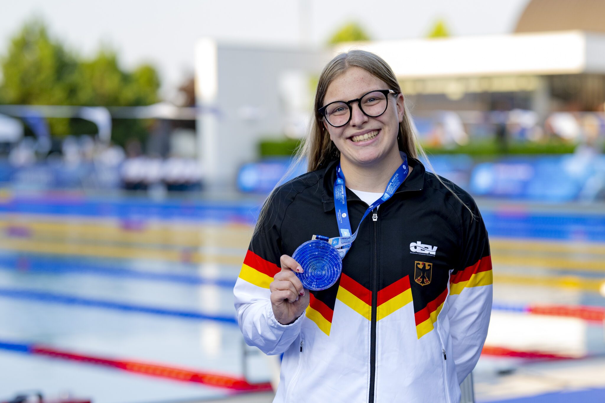 Lena Ludwig schwimmt in der Slowakei erneut zu JEM-Gold - Swim+More