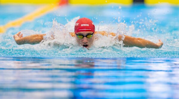 Kaii Winkler schwimmt deutschen Rekord über 100m Schmetterling - Swim+More